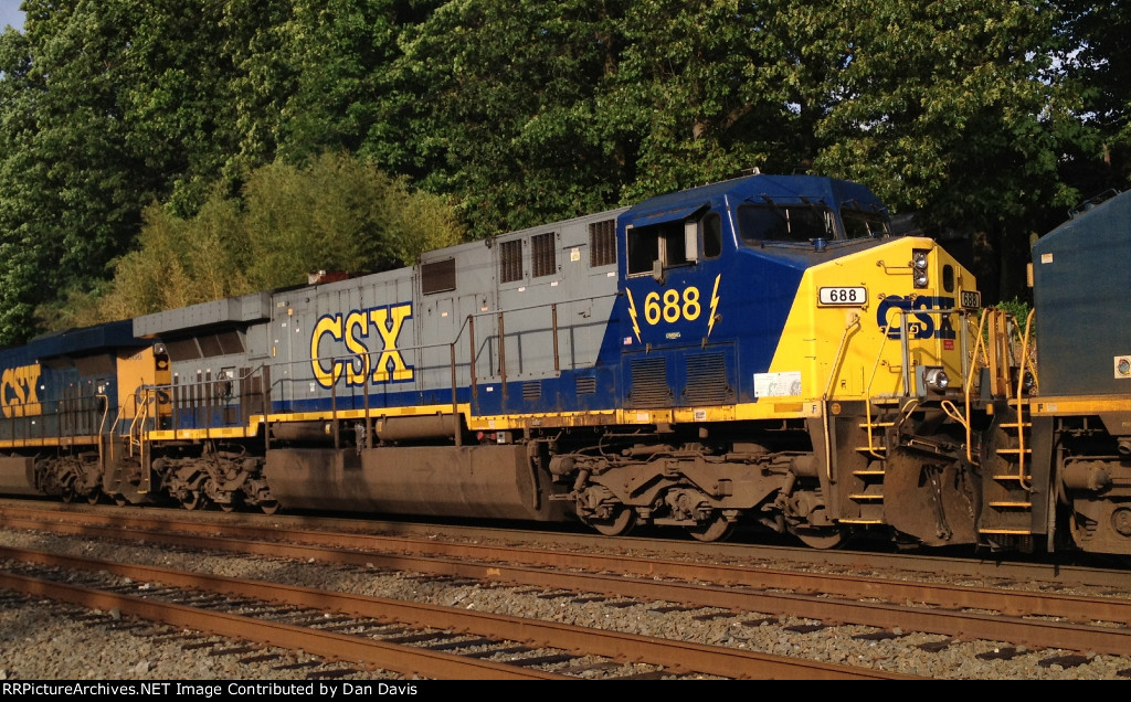 CSX AC60CW 688 in clean YN2 on K533-02